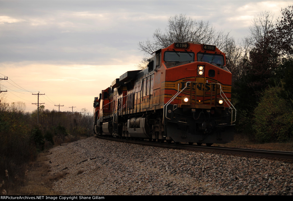 BNSF 4198 heads up a TULGAL on the Cuba Sub.